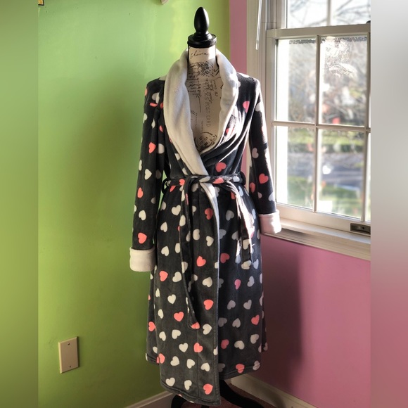 Secret Treasures | Intimates & Sleepwear | Fluffy Heart Robe | Poshmark